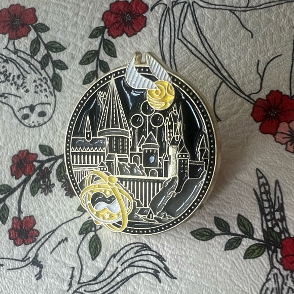 Warner Bros. | Jewelry | New Harry Potter Hogwarts Castle Pin Black And ...